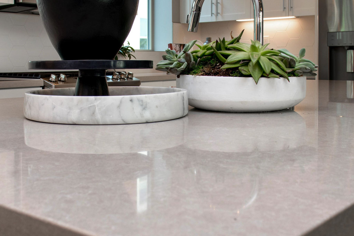 Arizona Tile Ivory White 126" x 61" Polished Quartz Slab – GVG Stone ...